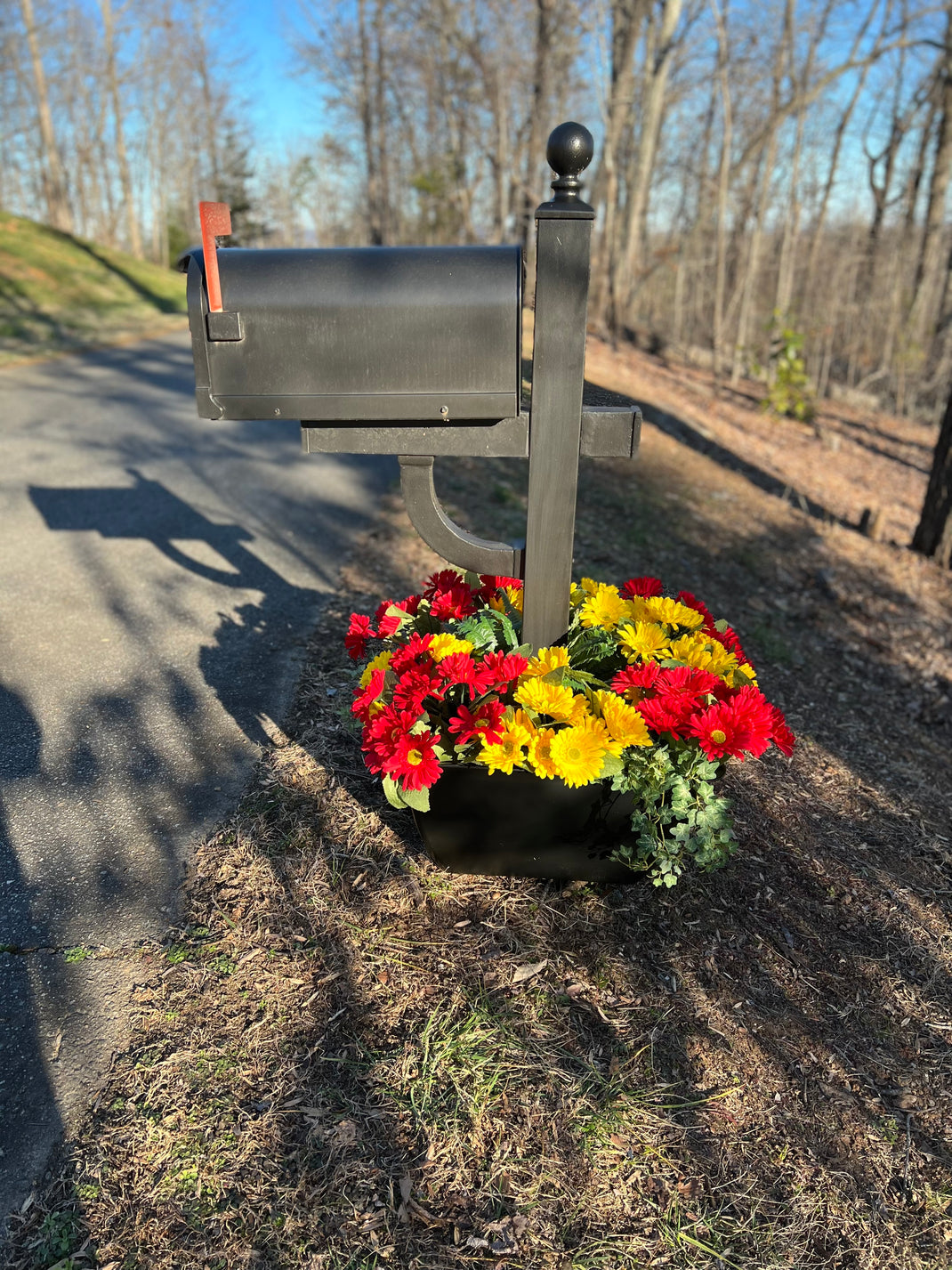 SnapPot® Flower Post Planter – Popular for Mailboxes – SnapPot Planters